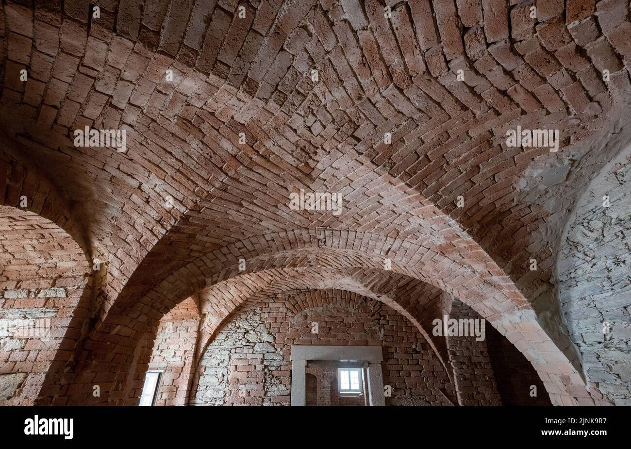 12 August 2022, Saxony, Plauen: A historic vault can be seen during ...