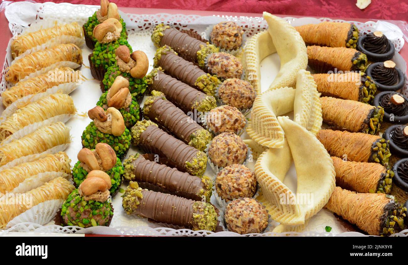 Traditional moroccan date cake hi-res stock photography and images - Alamy