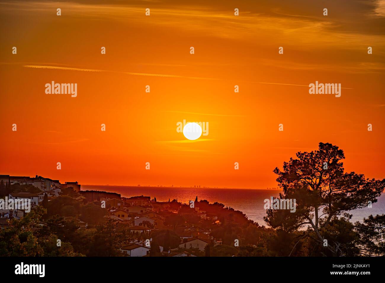 Sun falling into the water Stock Photo - Alamy