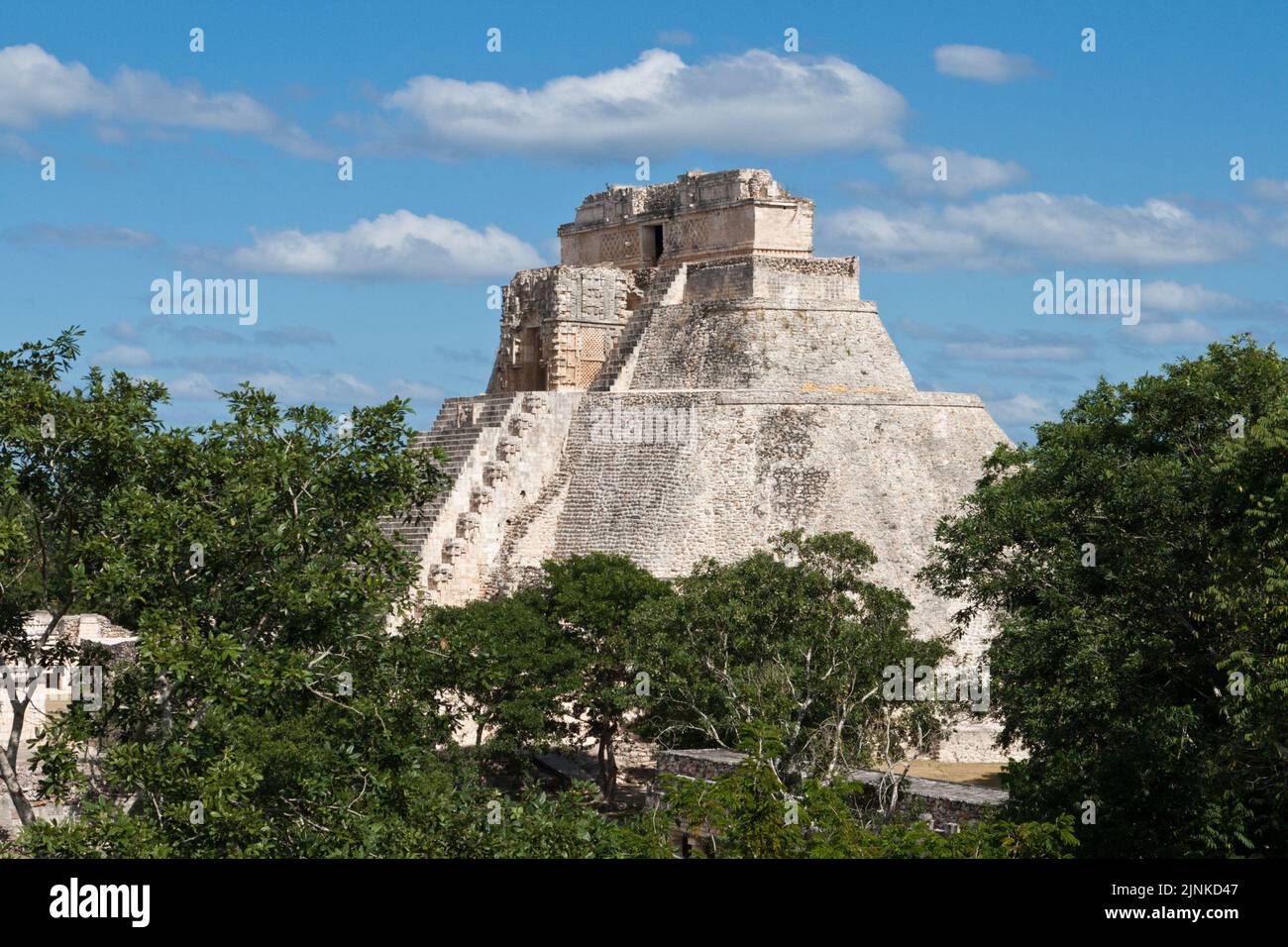 pyramid shape, uxmal, pyramid shapes, uxmals Stock Photo - Alamy