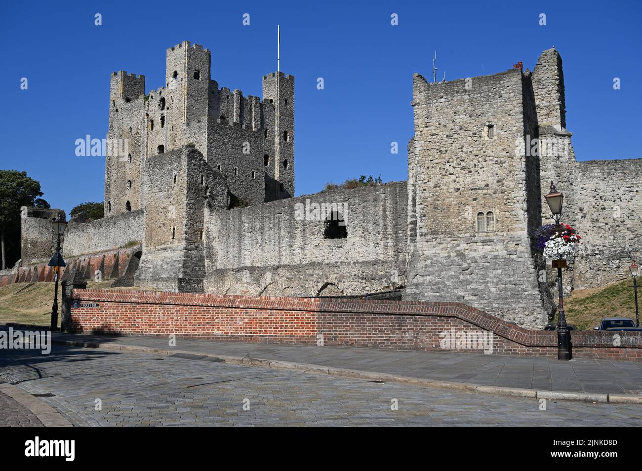 The defensive walls of Rochester Castle in kent Stock Photo - Alamy
