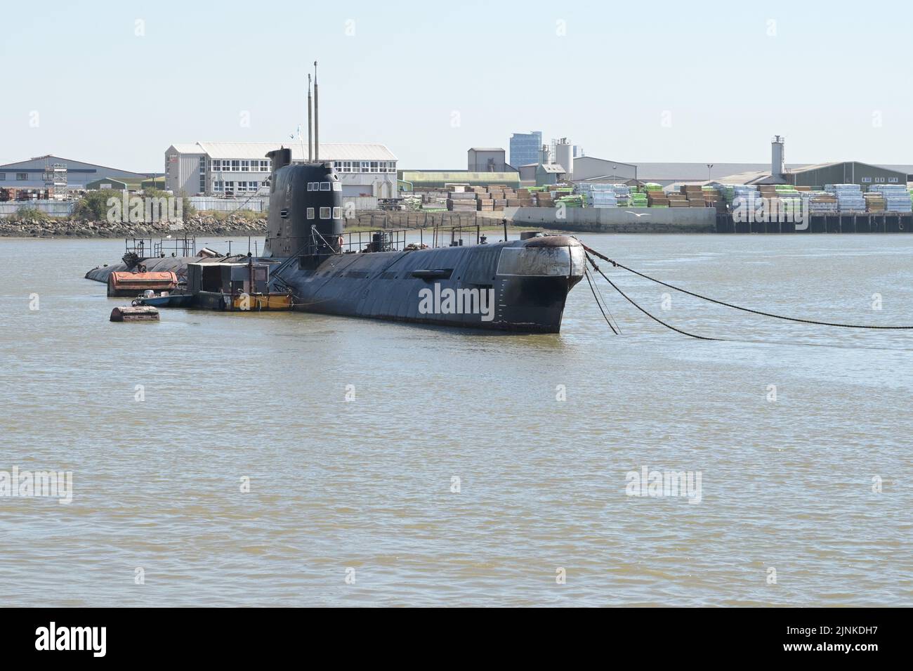 Class submarine at periscope depth hi-res stock photography and images ...