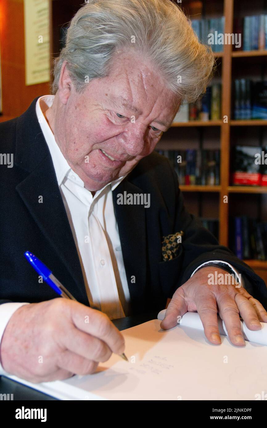 Petit nicolas sempé hi-res stock photography and images - Alamy