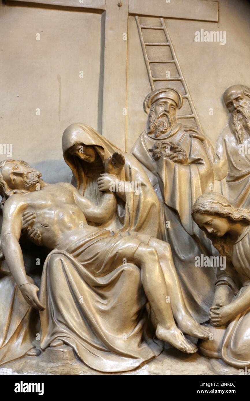 Jésus-Christ dans les bras de sa mère. Détails. Chemin de croix ...