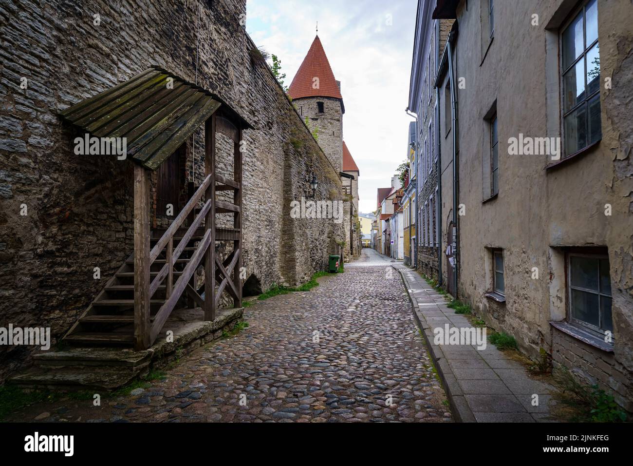 Tallinn estonia medieval houses hi-res stock photography and images - Alamy