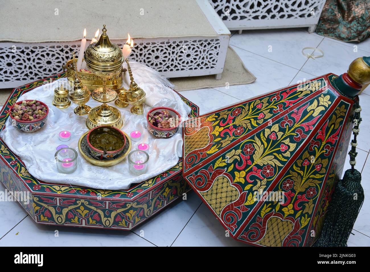 Caftan maroc hi-res stock photography and images - Alamy