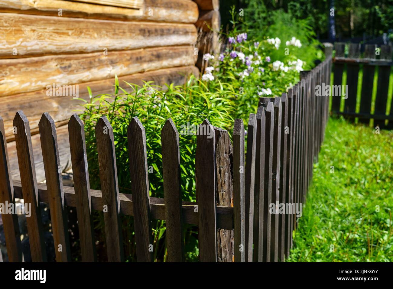 Wooden fence garden spring hi-res stock photography and images - Alamy