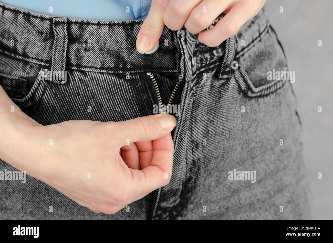 Woman belly button jeans hi-res stock photography and images - Alamy