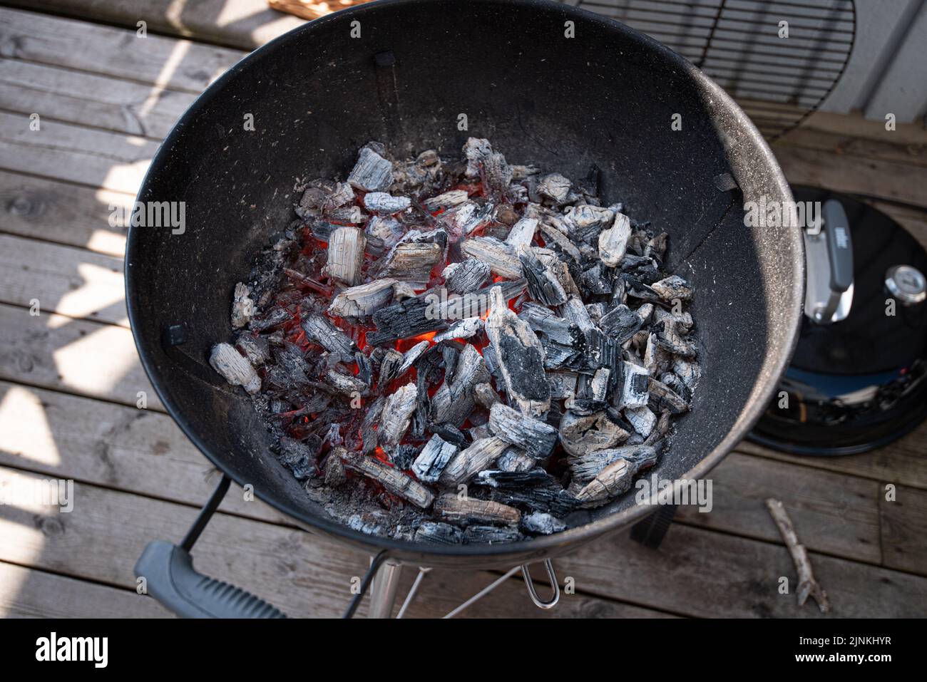 Glowing coal in a barbeque Stock Photo - Alamy