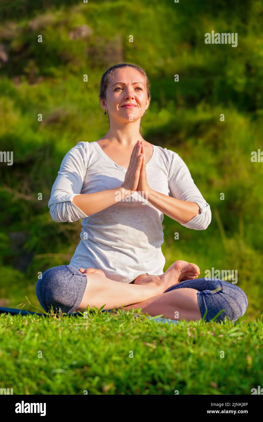 Padmasanas hi-res stock photography and images - Alamy