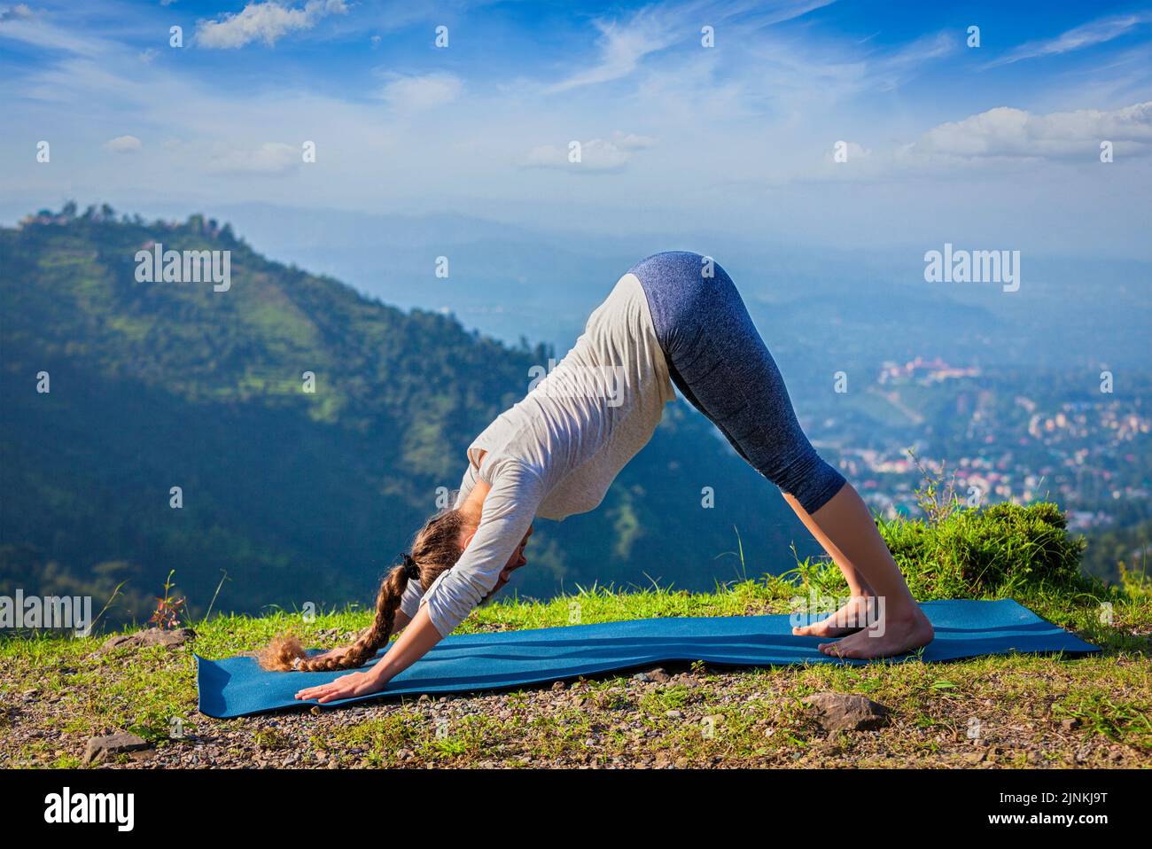 yoga, adho mukha svanasana, outdoor yoga, yogas Stock Photo - Alamy