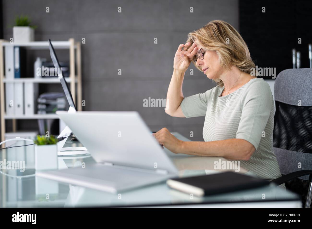 Computer frustration, unhappy hi-res stock photography and images - Alamy