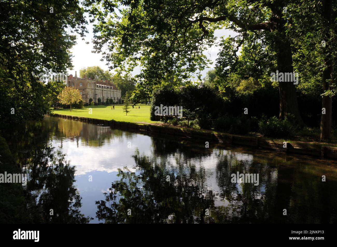 Mottisfont hampshire river hi-res stock photography and images - Alamy