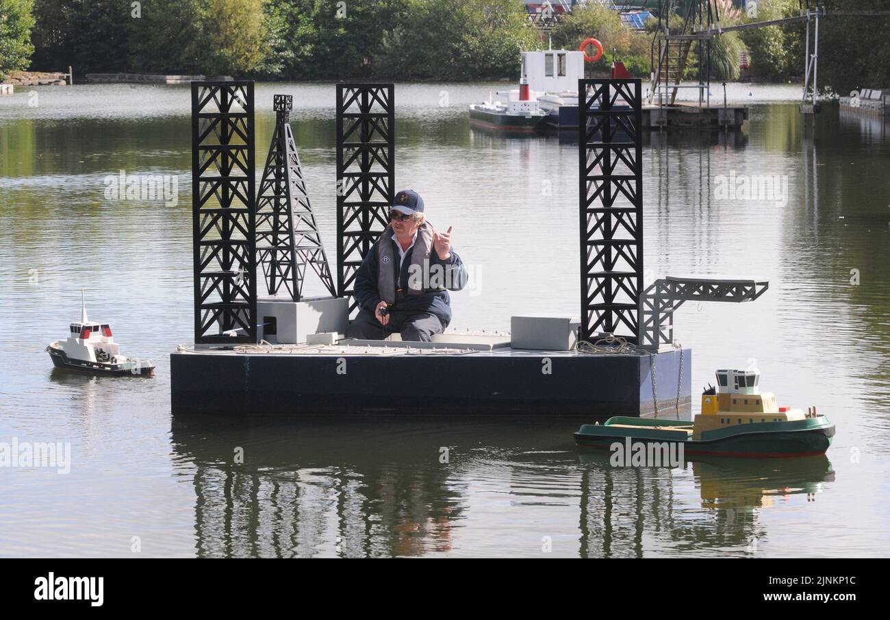 SENIOR LECTURER GORDON MAXWELL PUTS THE NEW £100,000 MODEL OIL RIG ...