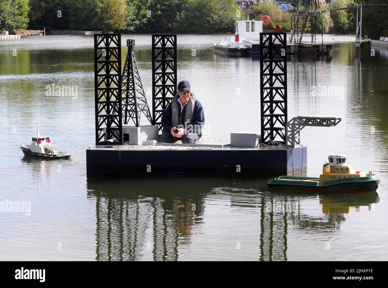 SENIOR LECTURER GORDON MAXWELL PUTS THE NEW £100,000 MODEL OIL RIG ...