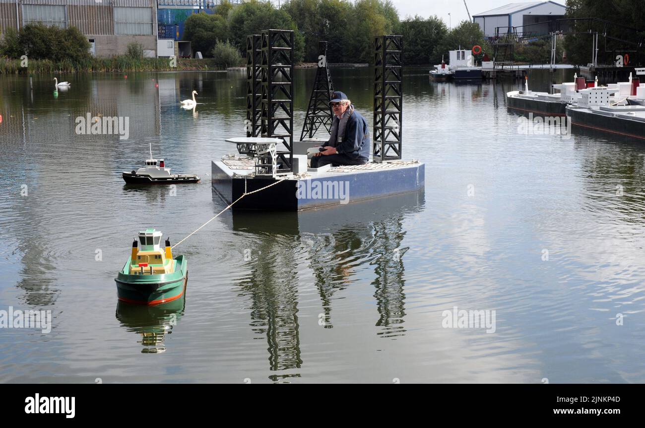 SENIOR LECTURER GORDON MAXWELL PUTS THE NEW £100,000 MODEL OIL RIG ...