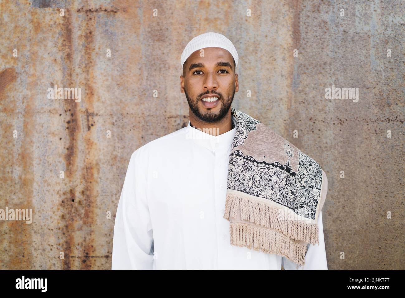 Man muslim islam religion religious hi-res stock photography and images ...