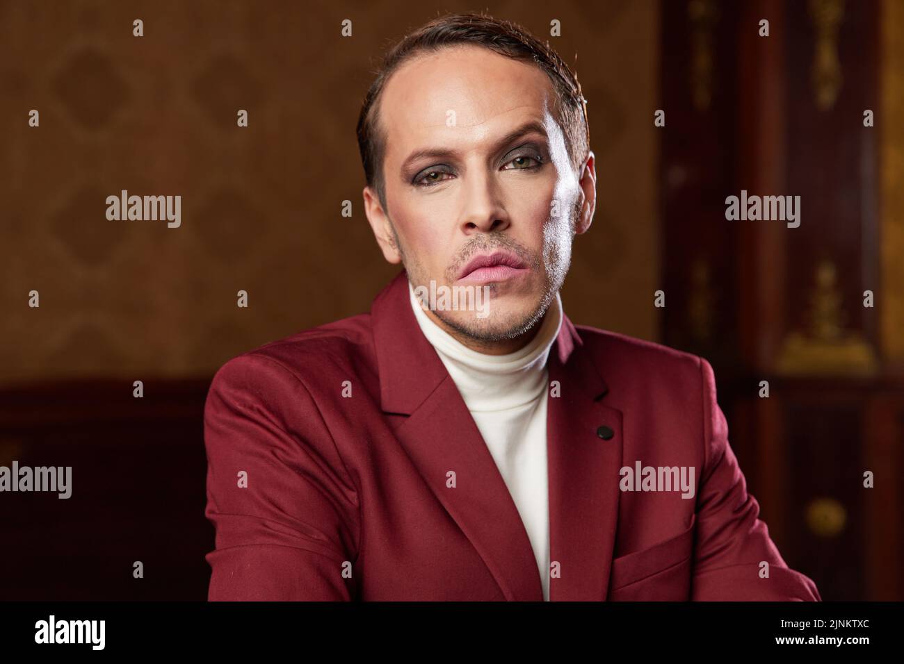 serious, arrogant, actor, arrogants, actors Stock Photo - Alamy