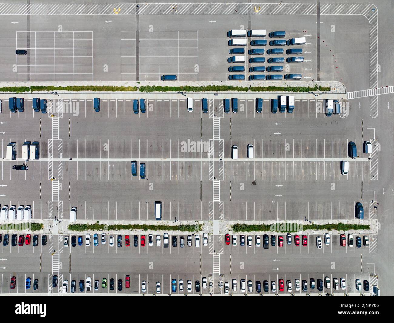 Aerial view of parking lot at Amazon warehouse Stock Photo - Alamy