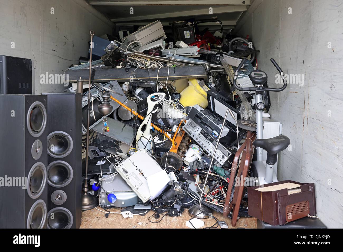 electronic scrap, electronic scraps, obsolete Stock Photo - Alamy