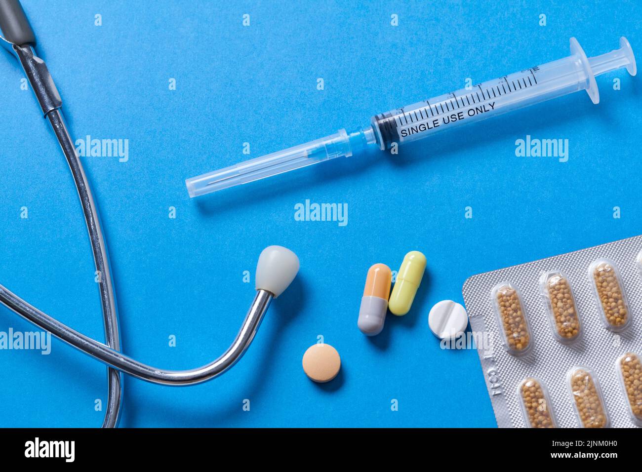 medicine, tablets, syringe, medicines, tablet, syringes Stock Photo - Alamy