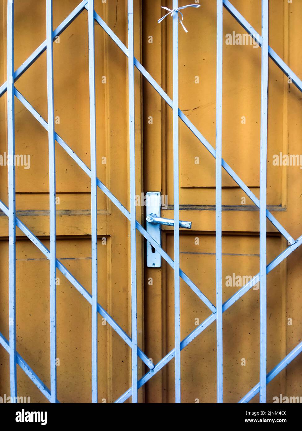 door, barred, scherengitter, doors, barreds Stock Photo - Alamy