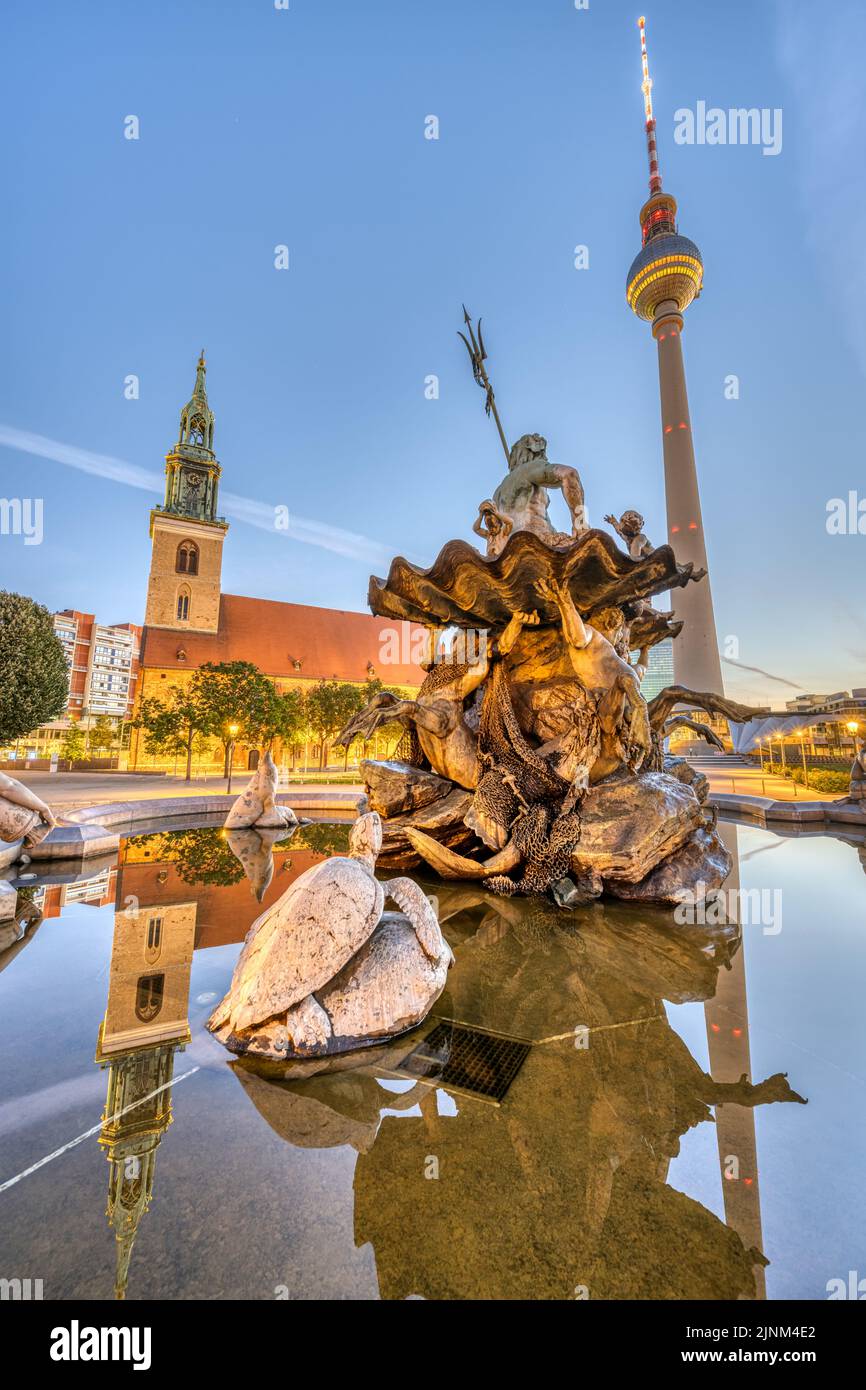 berlin, neptune fountain, castle place, neptune fountains Stock Photo ...