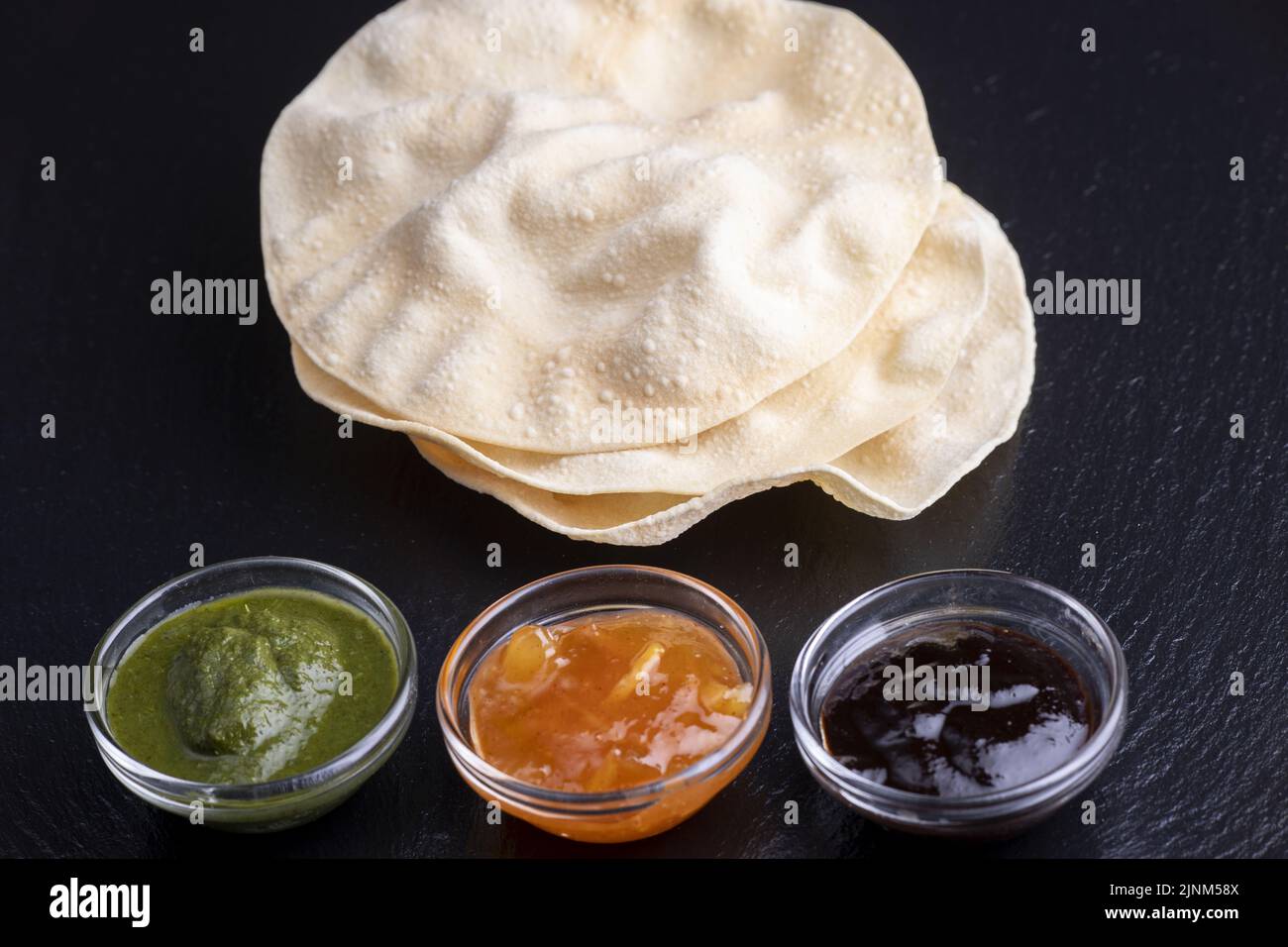 Papadams hi-res stock photography and images - Alamy