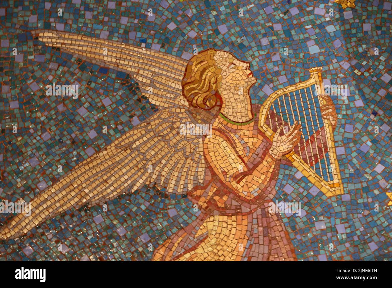 Ange de l'Apocalypse. Mosaïques de l'atelier Mauméjean. Chapelle de la ...
