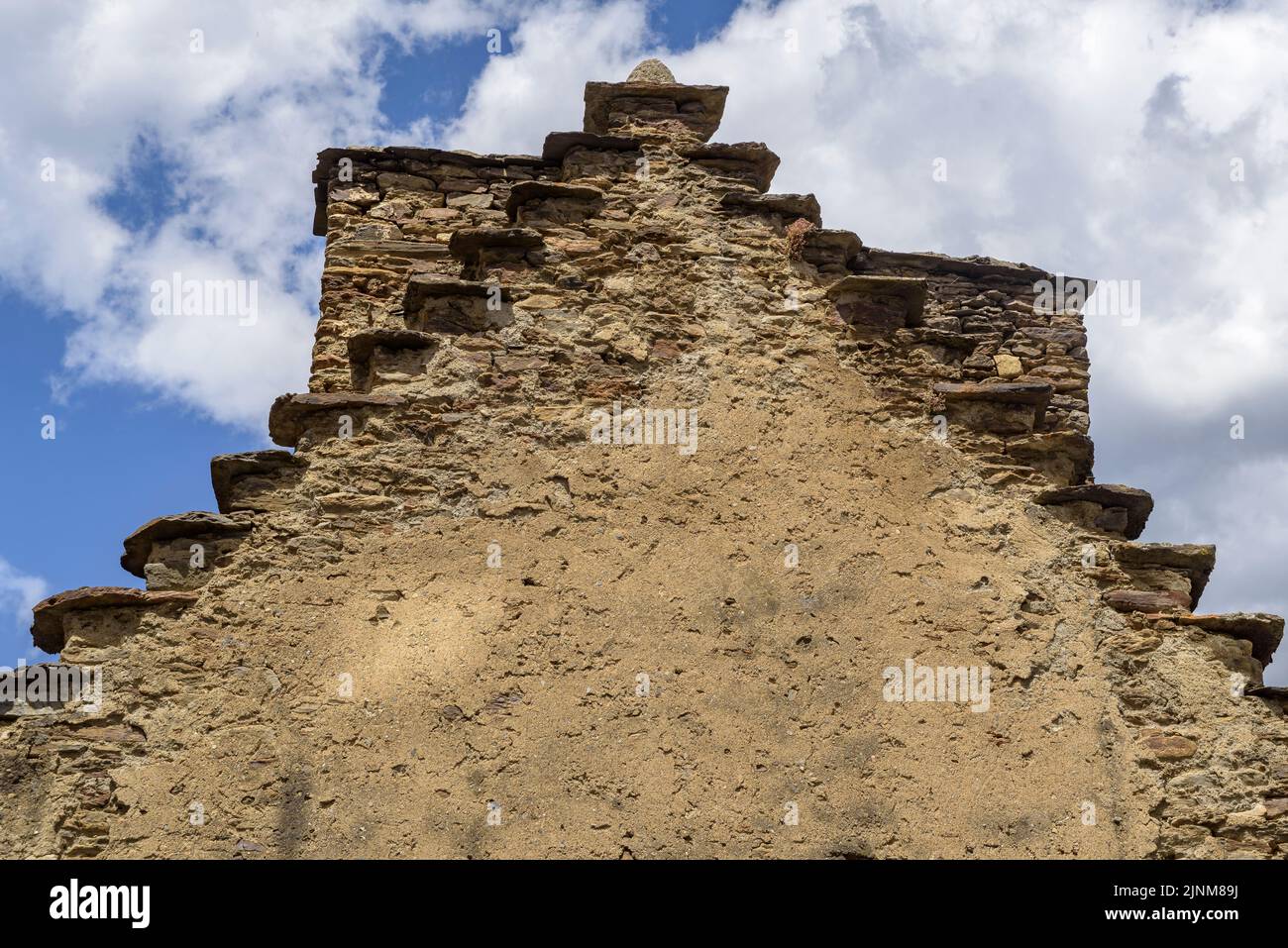 Typical construction of stepped facades and traditional Aranese roofs ...