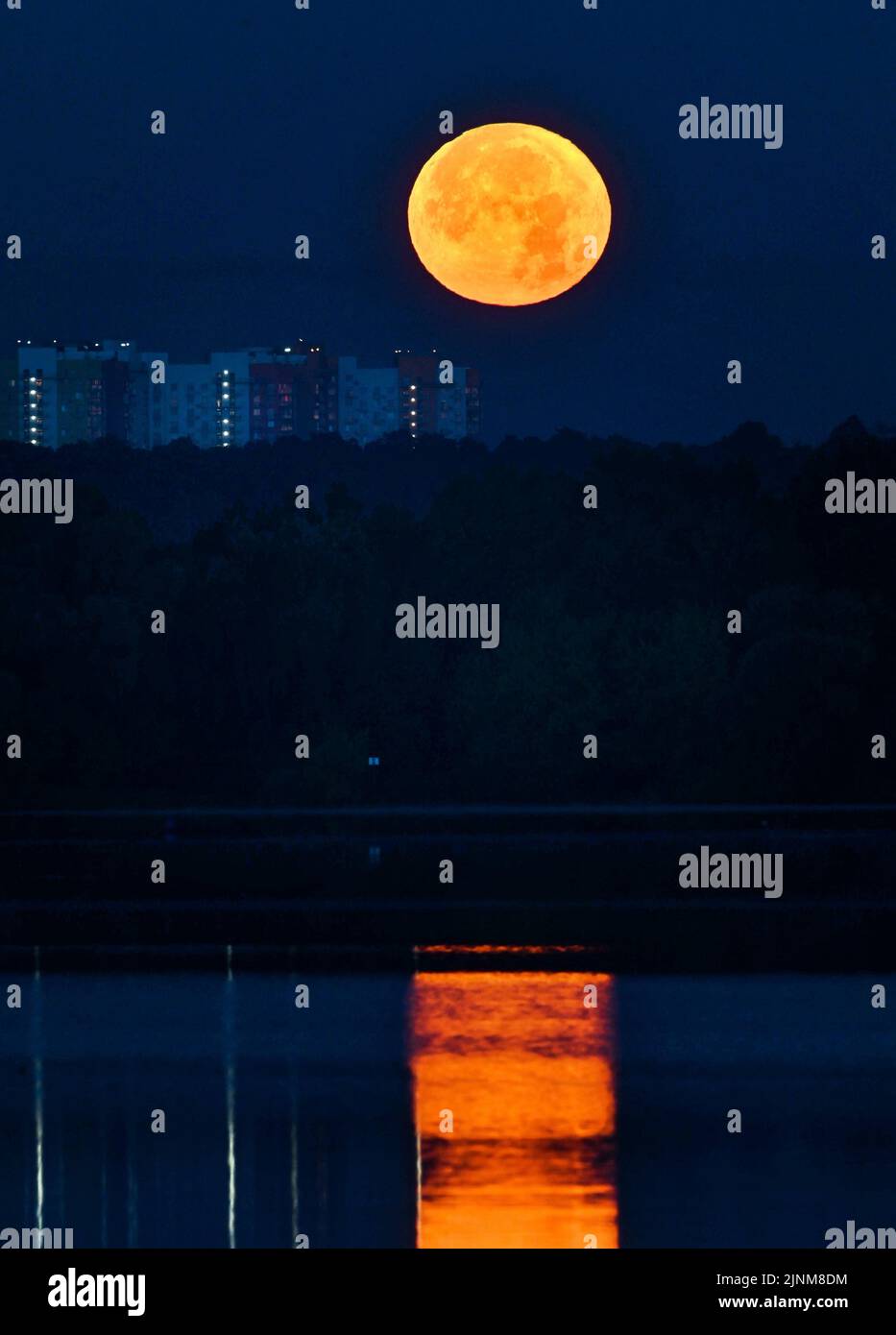 Moscow, Russia. 12th Aug, 2022. Genre photography. Full moon. 12.08. ...
