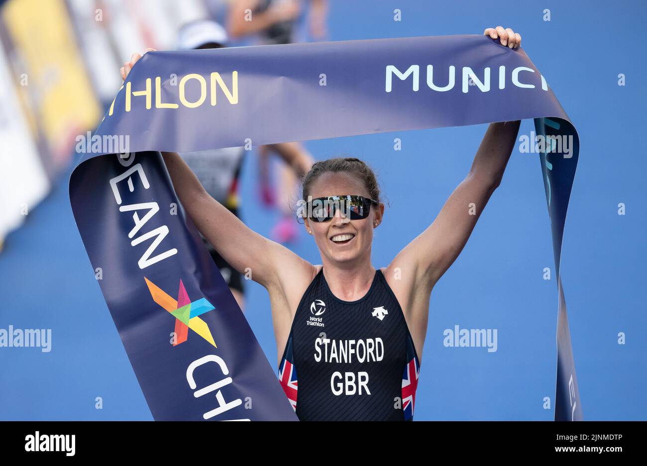Great Britain's Non Stanford celebrates winning the Women's Elite ...