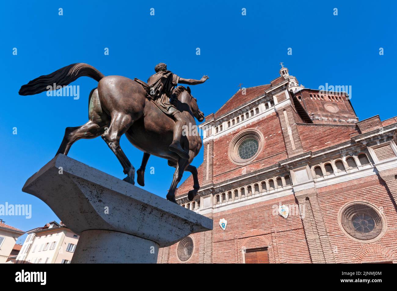 Low angle view of an equestrian statue hi-res stock photography and ...