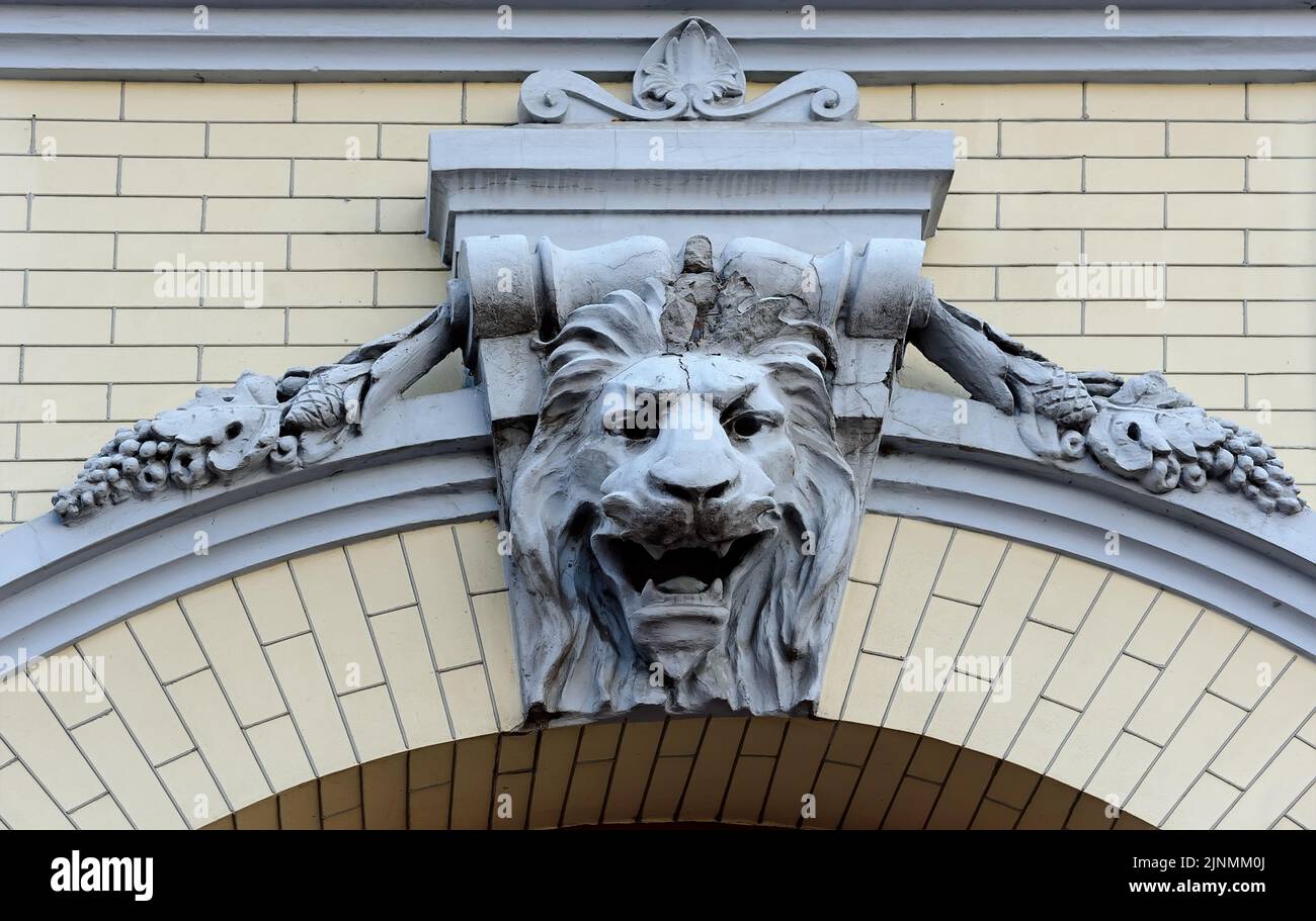 Lion mascaron hi-res stock photography and images - Alamy