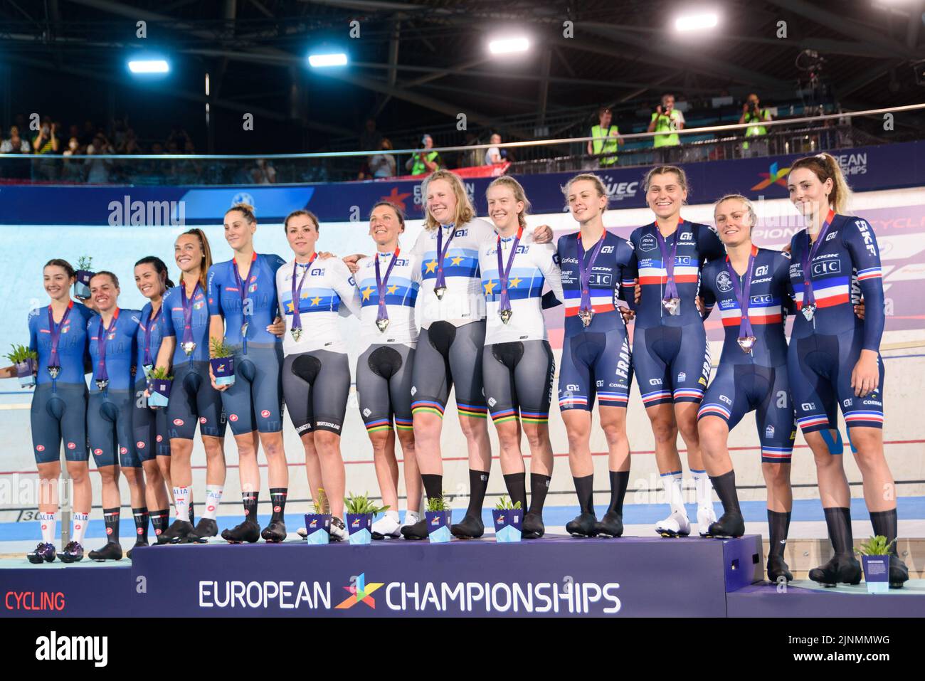 Women team pursuit ceremony hi-res stock photography and images - Alamy