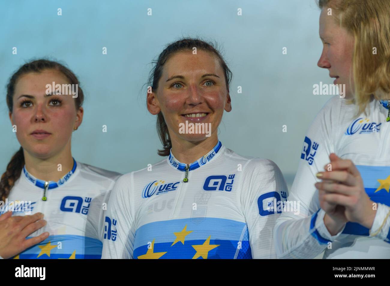Women team pursuit ceremony hi-res stock photography and images - Alamy