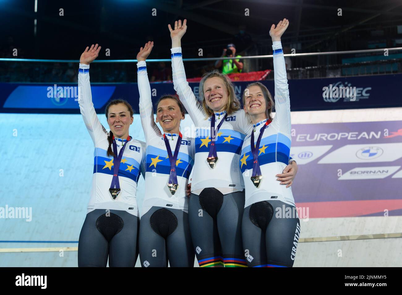 Women team pursuit ceremony hi-res stock photography and images - Alamy