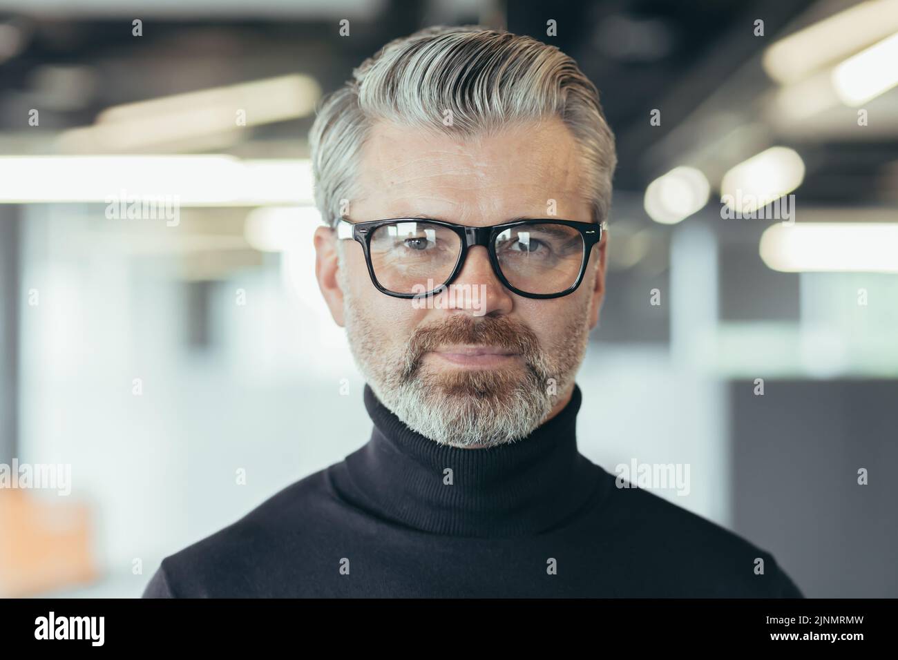 Investor man hi-res stock photography and images - Alamy