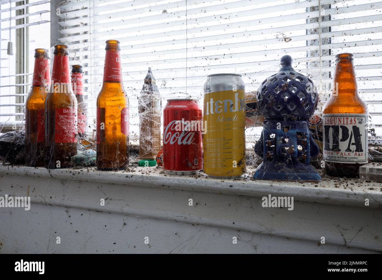 Cobweb empty hi-res stock photography and images - Alamy