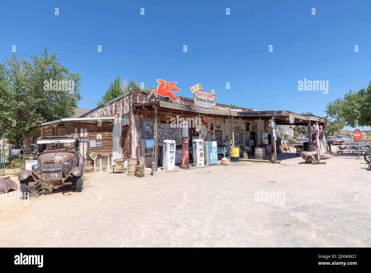 Old fashioned general store sign hi-res stock photography and images ...