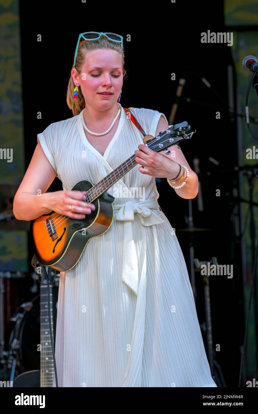 Singer, Shaye Zadravec, Canmore Folk Music Festival, Canmore, Alberta ...