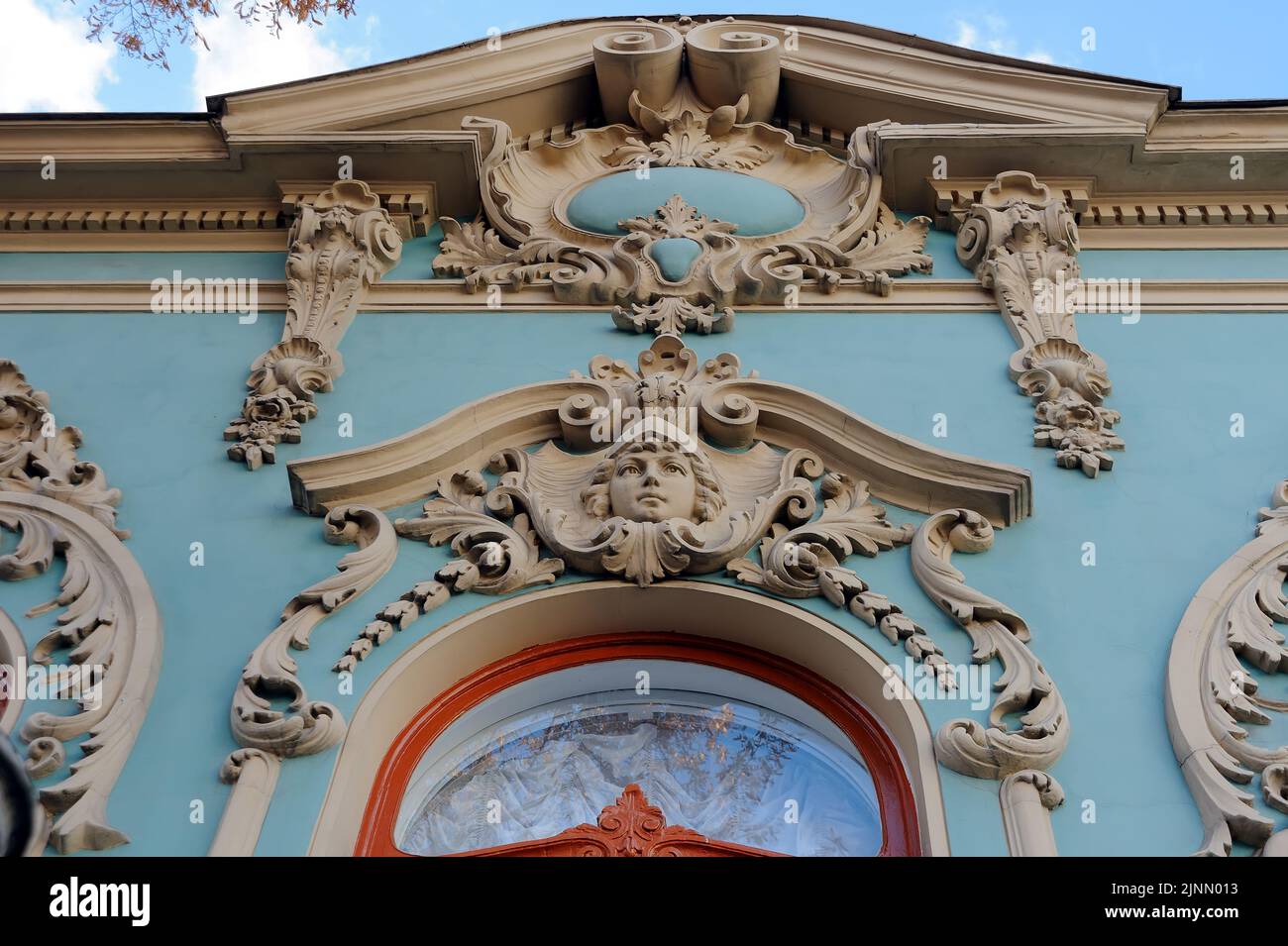 Mascaron architecture in old building hi-res stock photography and ...