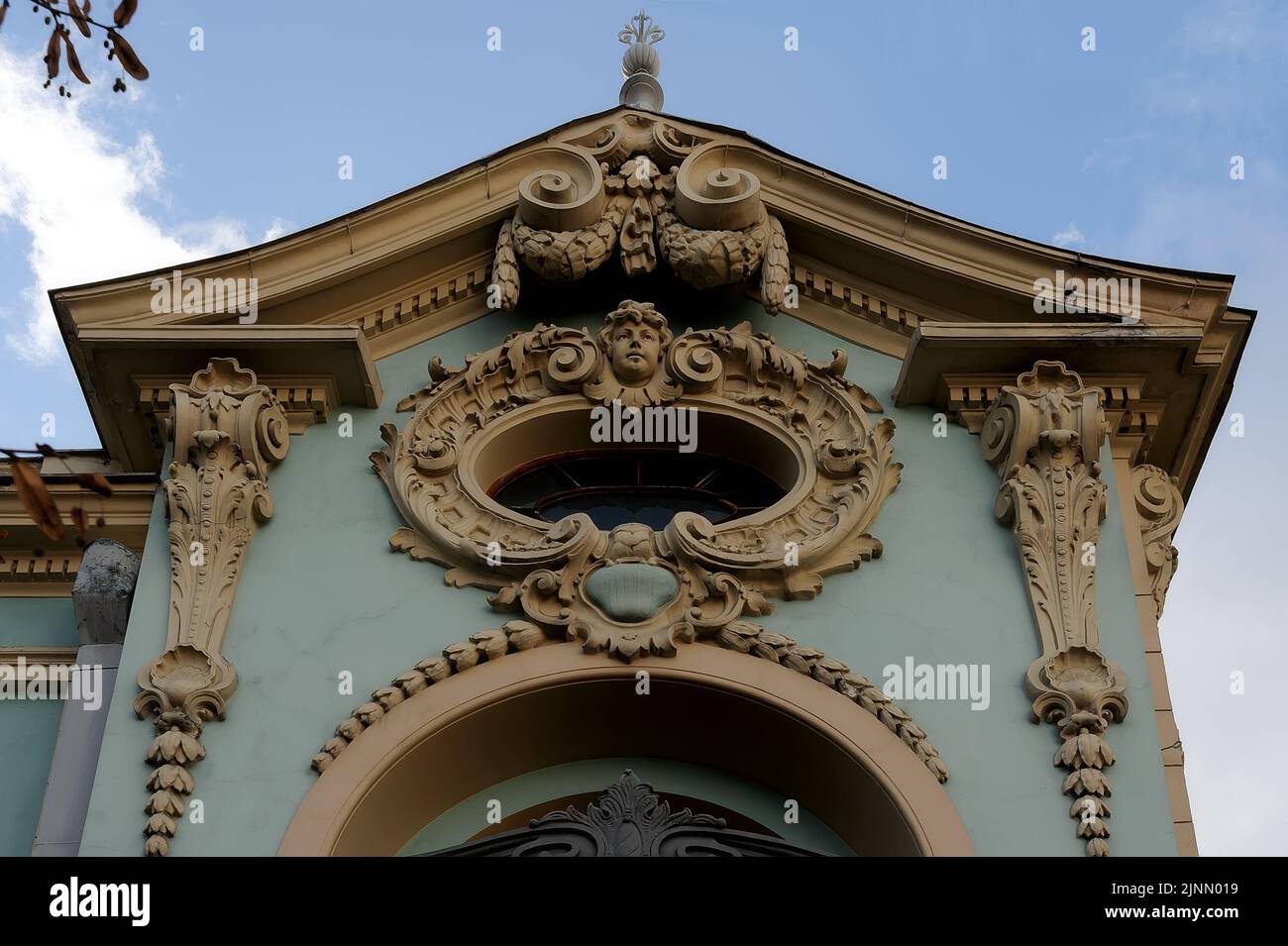 Mascaron architecture in old building hi-res stock photography and ...