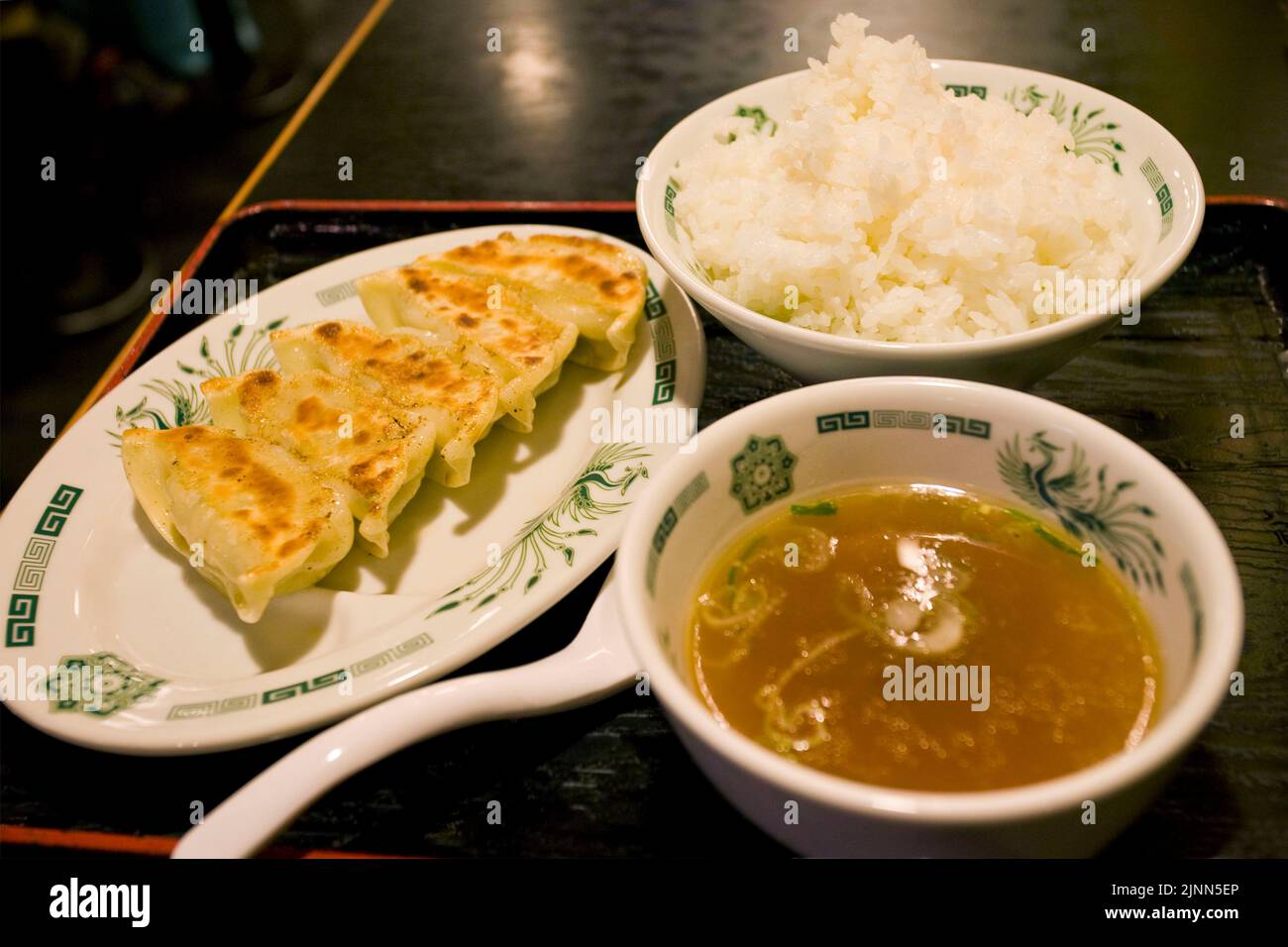 Gyoza tokyo hi-res stock photography and images - Alamy