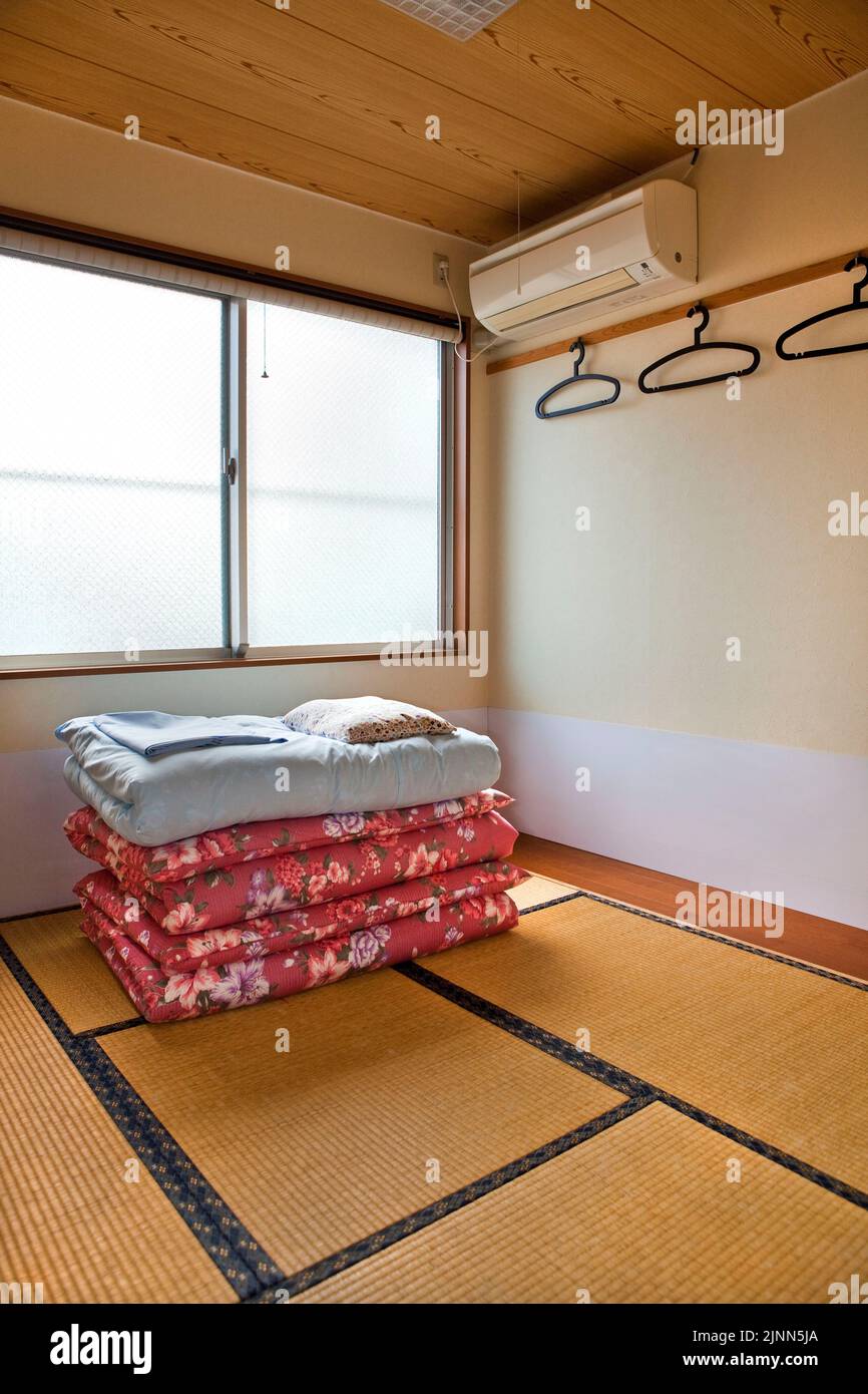 Japan room futon hi-res stock photography and images - Alamy