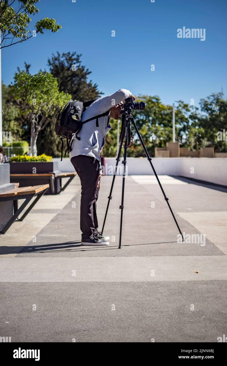 Person with camera and tripod hi-res stock photography and images - Alamy