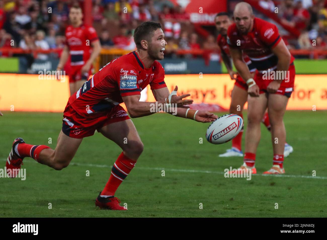 Matt Parcell #9 of Hull KR passes the ball Stock Photo - Alamy