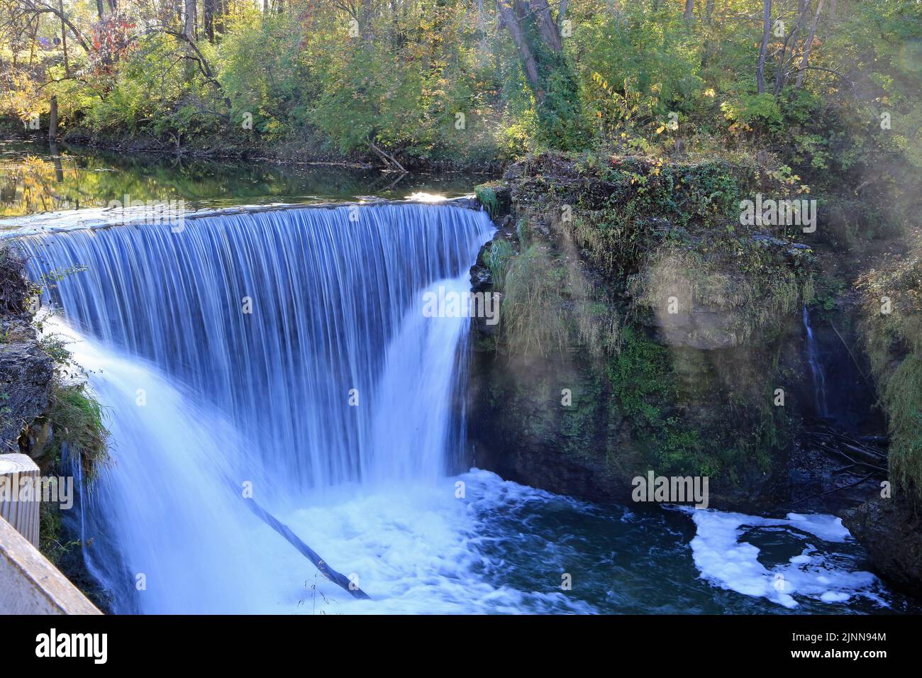 Cliff view of waterfall hi-res stock photography and images - Alamy