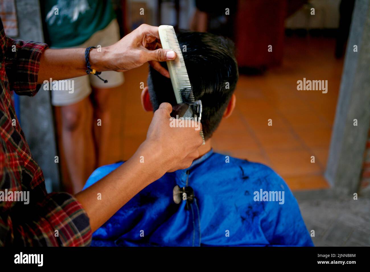 Barber cutting hair customer hi-res stock photography and images - Alamy
