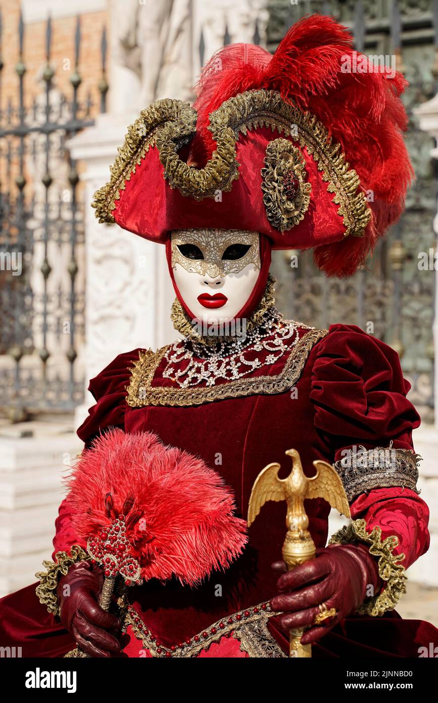 Italy traditional woman costume hi-res stock photography and images - Alamy